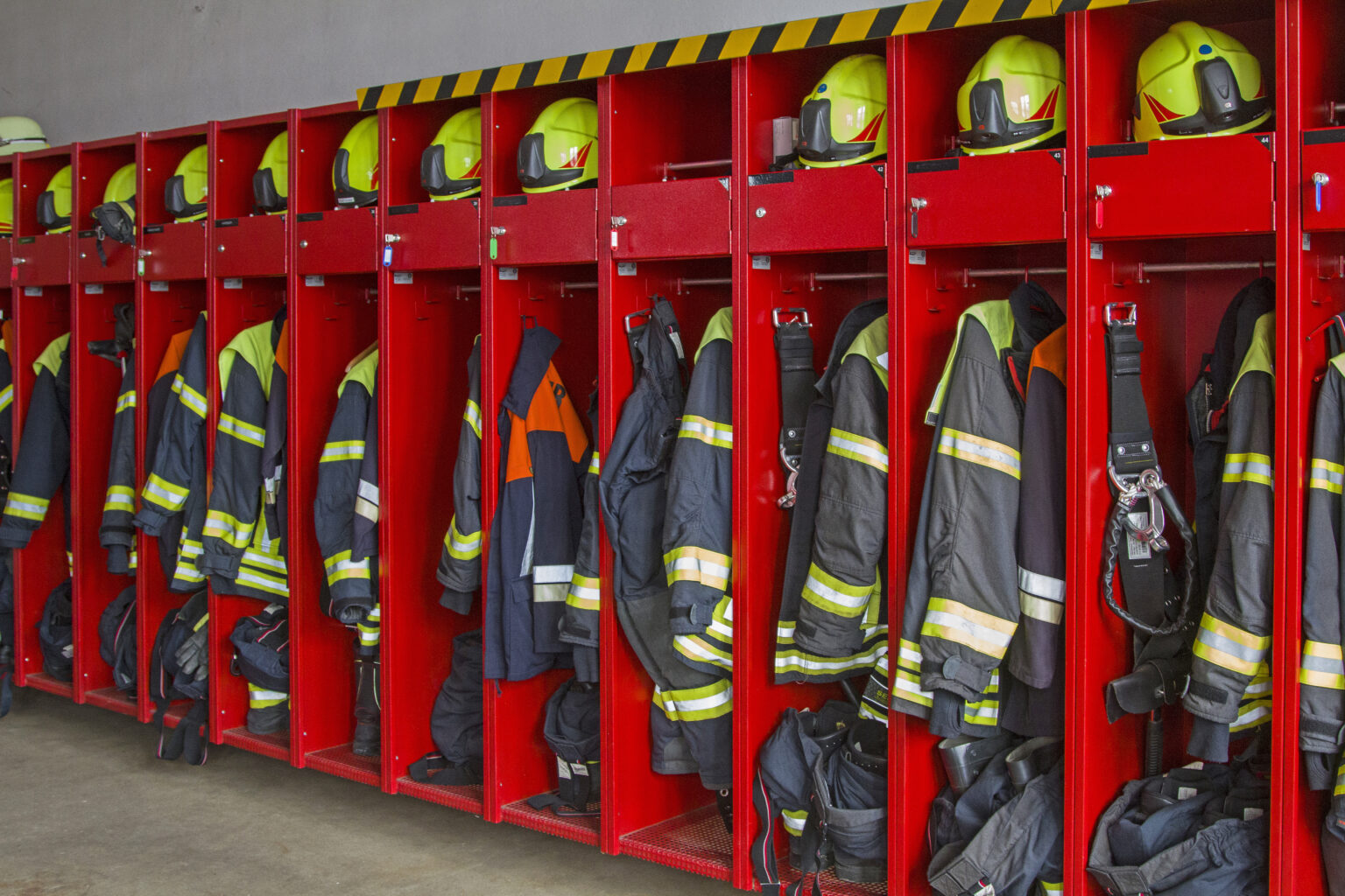 Vestiaire pompier et armoire pompier pour caserne | DBA Armoires